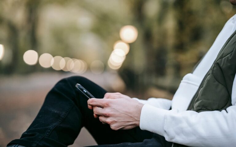 Simp Meaning in Text: How It's Used in Modern Slang