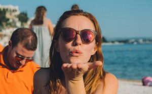 What Does XX Mean in Texting? When and How to Use It